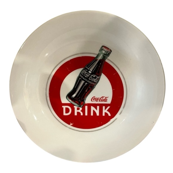 Coca Cola | Dining | Coca Cola White And Red Decorative Plate Vintage ...
